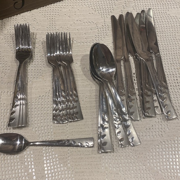 Cambridge | Dining | Cambridge Stainless Flatware Leaf Pattern | Poshmark